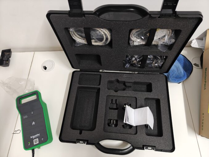 Schneider Electric Service Interface Kit, Pact Series Circuit Breakers ...